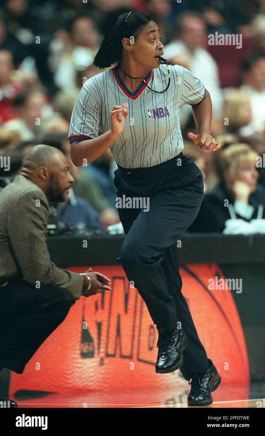 NBA referee Violet Palmer races up the sideline past Dallas Mavericks ...