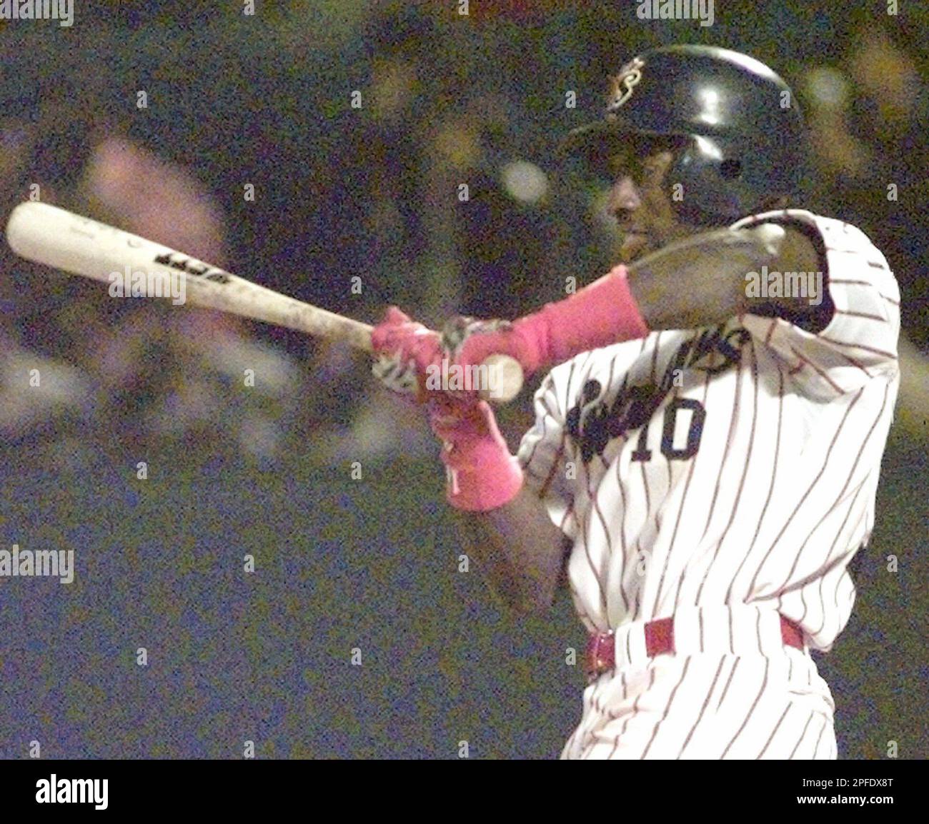 Yakult Swallowes' Dwayne Hosey drives in two with a single against ...