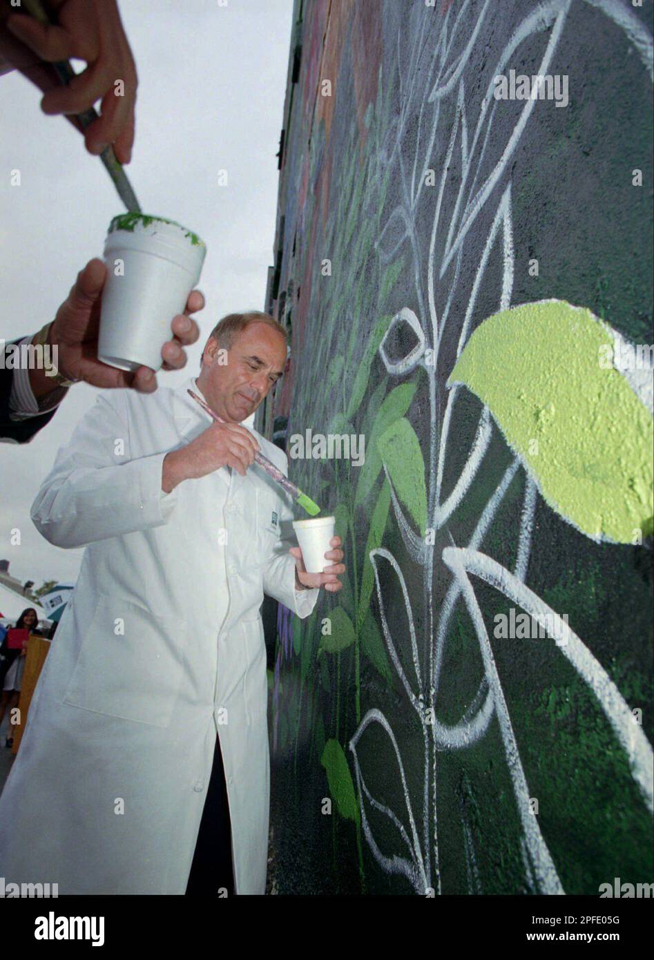 Philadelphia Mayor Ed Rendell helps paint a large mural in downtown ...