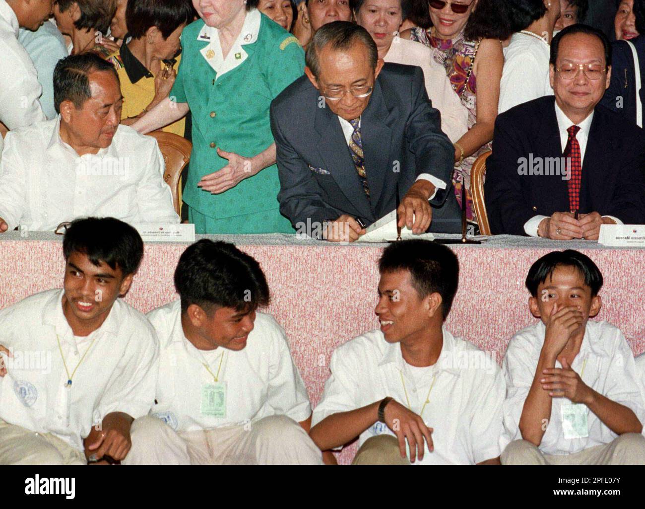 Philippine President Fidel Ramos taps the head of students to keep them ...