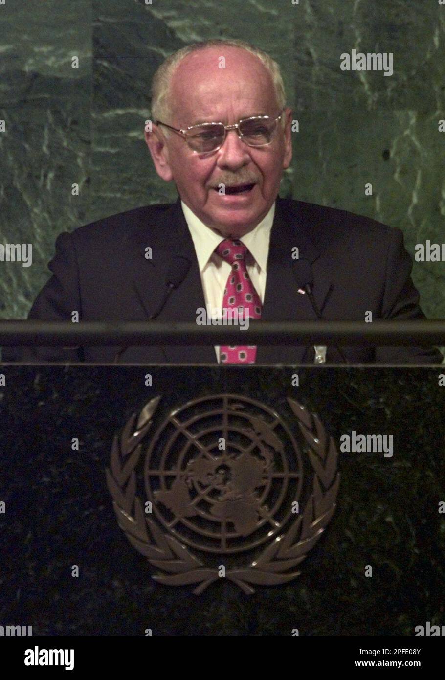 Bolivia's Presiident Gen. Hugo Banzer Suarez addresses the 52nd session ...