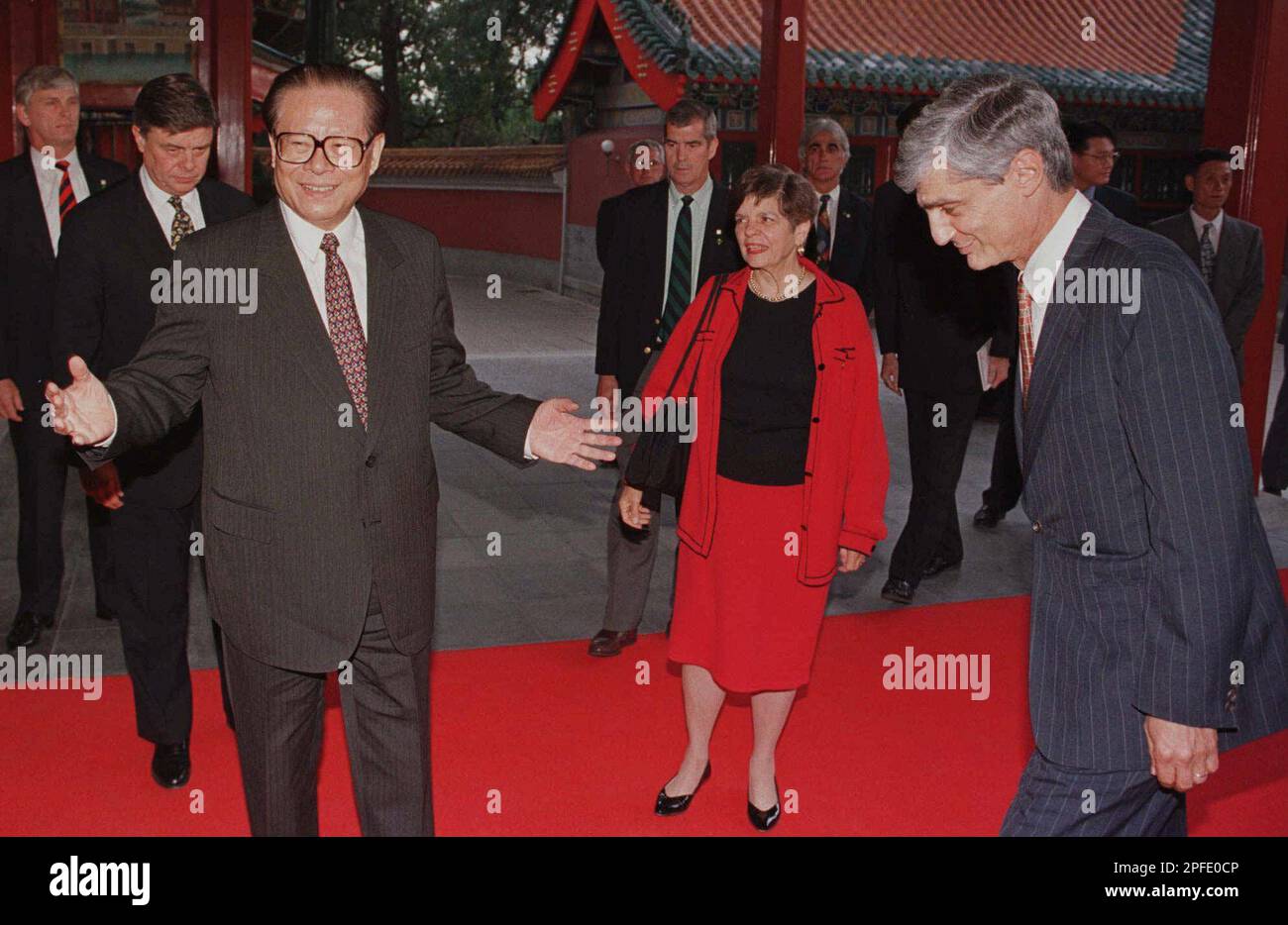Chinese President Jiang Zemin invites U.S. Treasury Secretary Robert ...