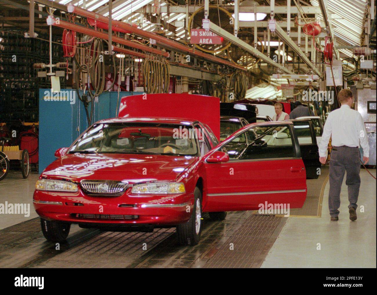 A string of 1997 Thunderbirds roll down the assembly line at Ford's ...