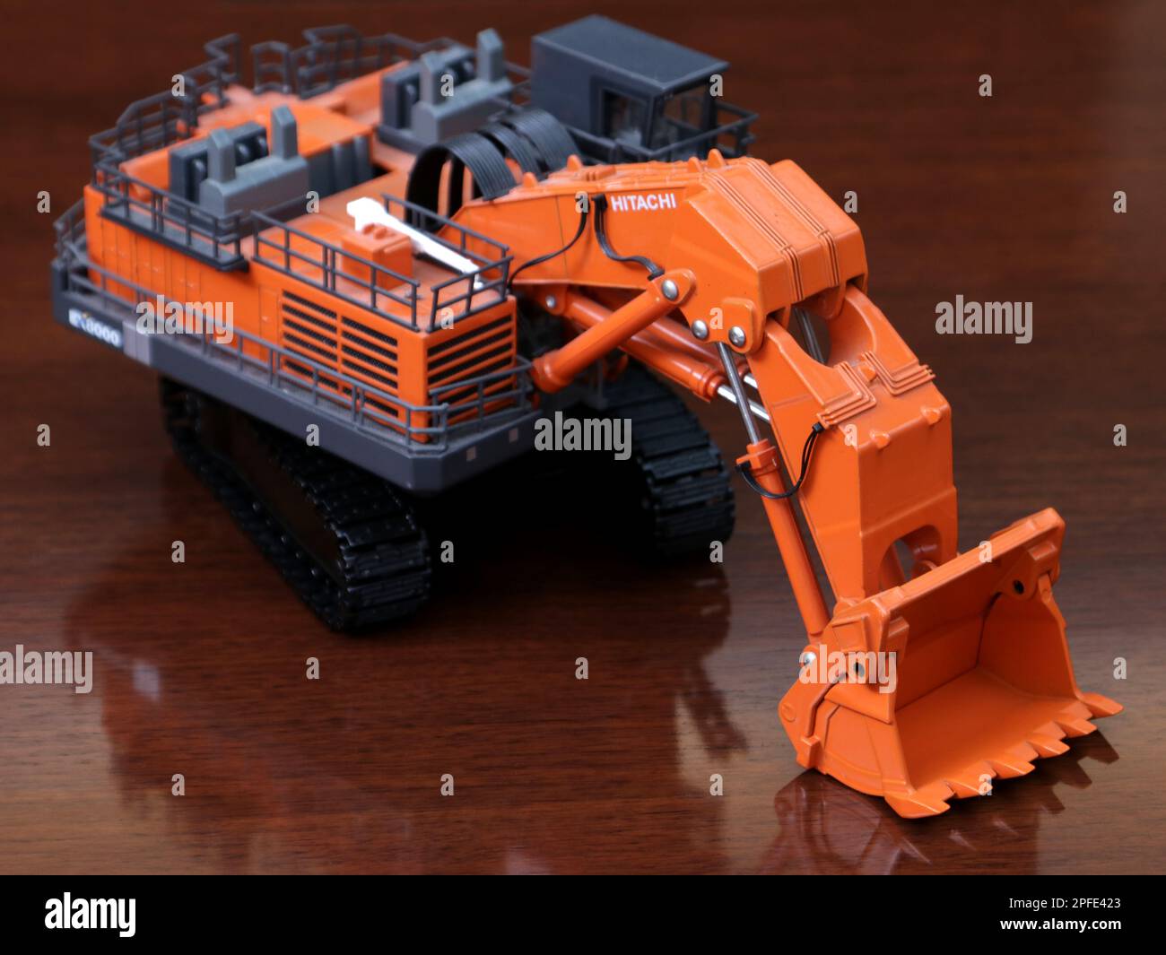 Modeling electric mining excavator, Hitachi EX 8000, display in shiny ...