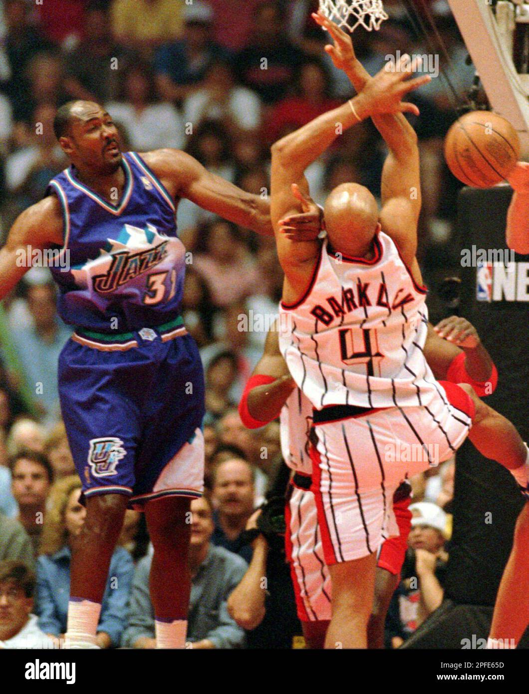 Karl Malone Dunk Pose