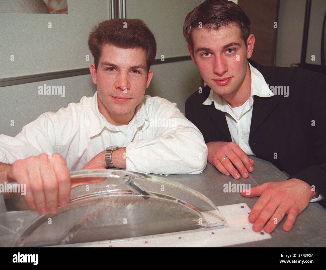 Sebastian Hauer, links, aus Hamburg und Jan Nieberle aus Muenchen ...