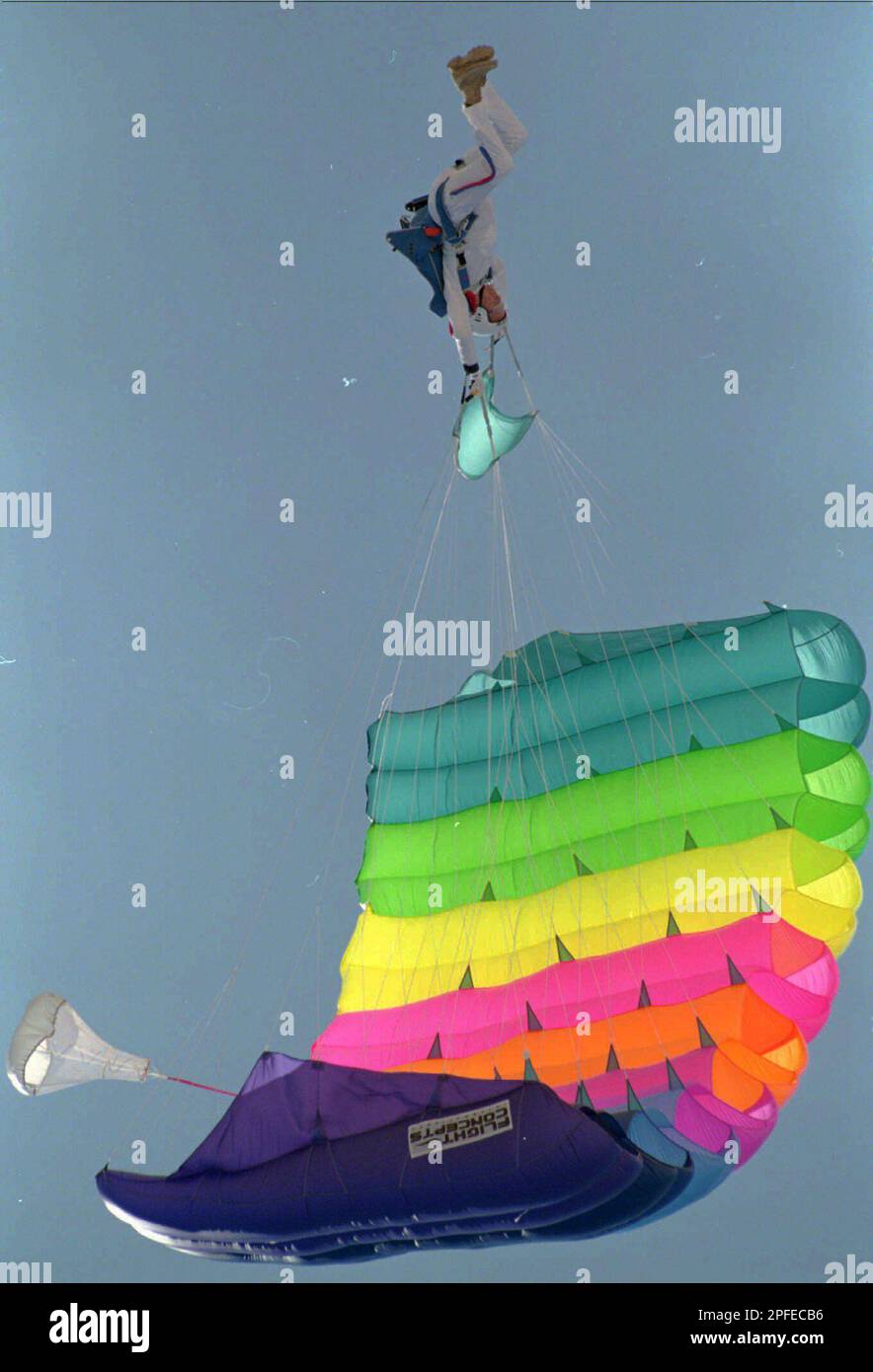 Former President George Bush descends to the ground during his ...