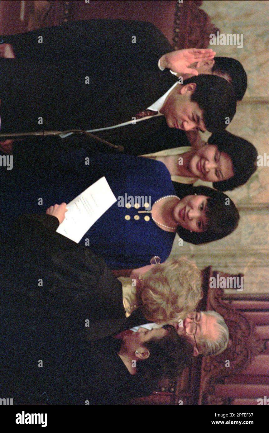 Governor Gary Locke is sworn into office Wednesday, Jan. 15, 1997, in ...