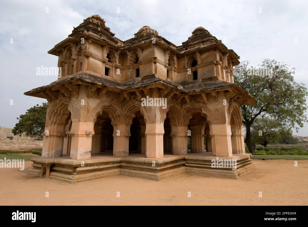 Lotus Mahal its an amazing synthesis of Hinduand and Islamic styl at ...