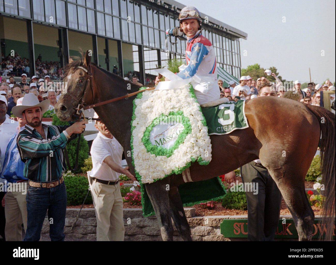 Jockey Jerry Bailey smiles after riding Cigar to win the Massachusetts ...