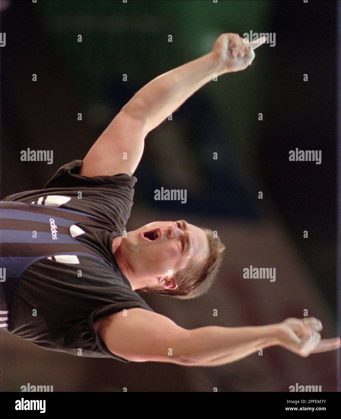 Pete Kelley, of St. Joseph, Mo., celebrates following his clean-and ...