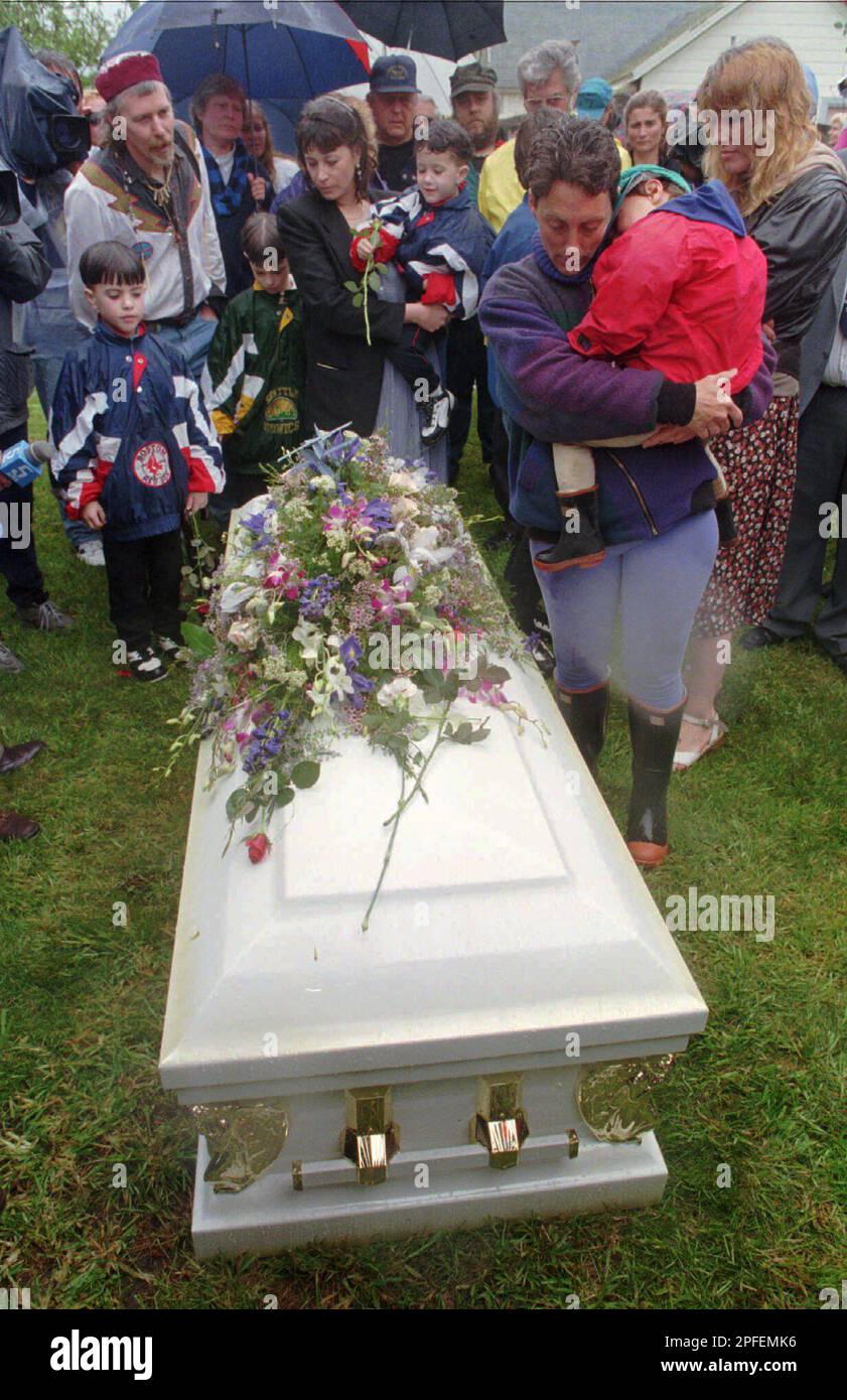 Lisa Blair Hathaway holds her three-year-old daughter Jasmine as she ...