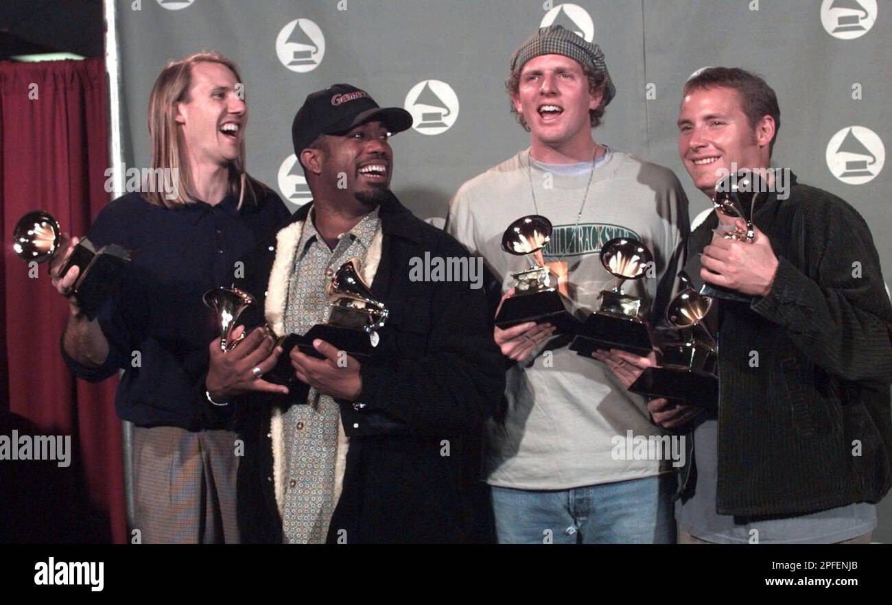 Hootie & the Blowfish show-off the two Grammys they won at the 38th ...
