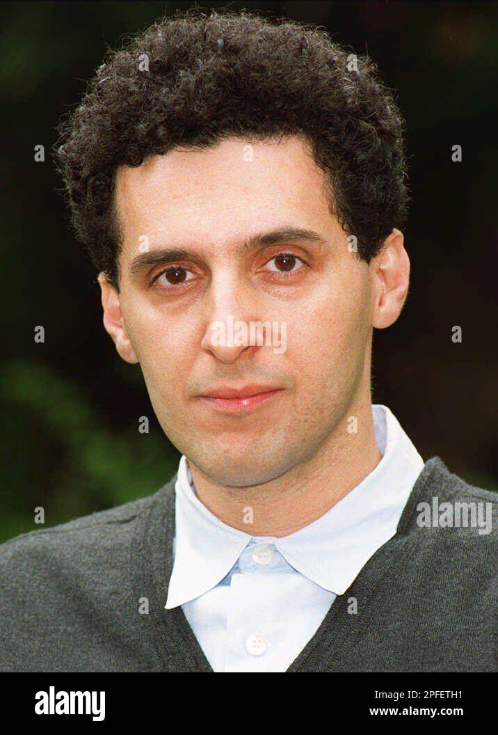 John Turturro, shown in this 1993 file photo, will play Chicago mob ...