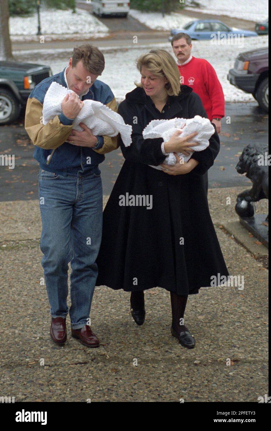 Gov. Evan Bayh and his wife, Susan, walk to the door of Governor's ...