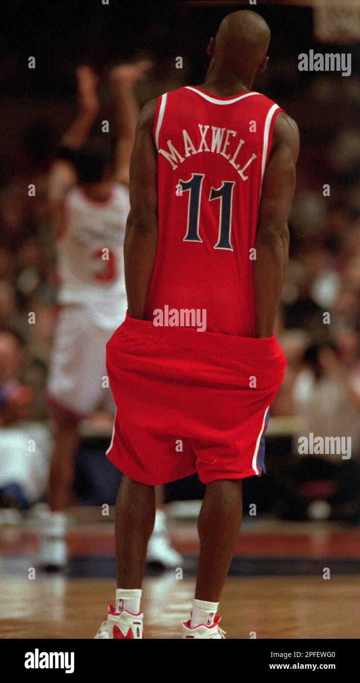 Philadelphia 76ers Vernon Maxwell (11) takes time to adjust his uniform ...