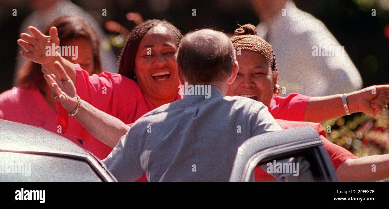Shirley Baker, left, and Carmelita Durio, O.J. Simpson's sisters, rush ...