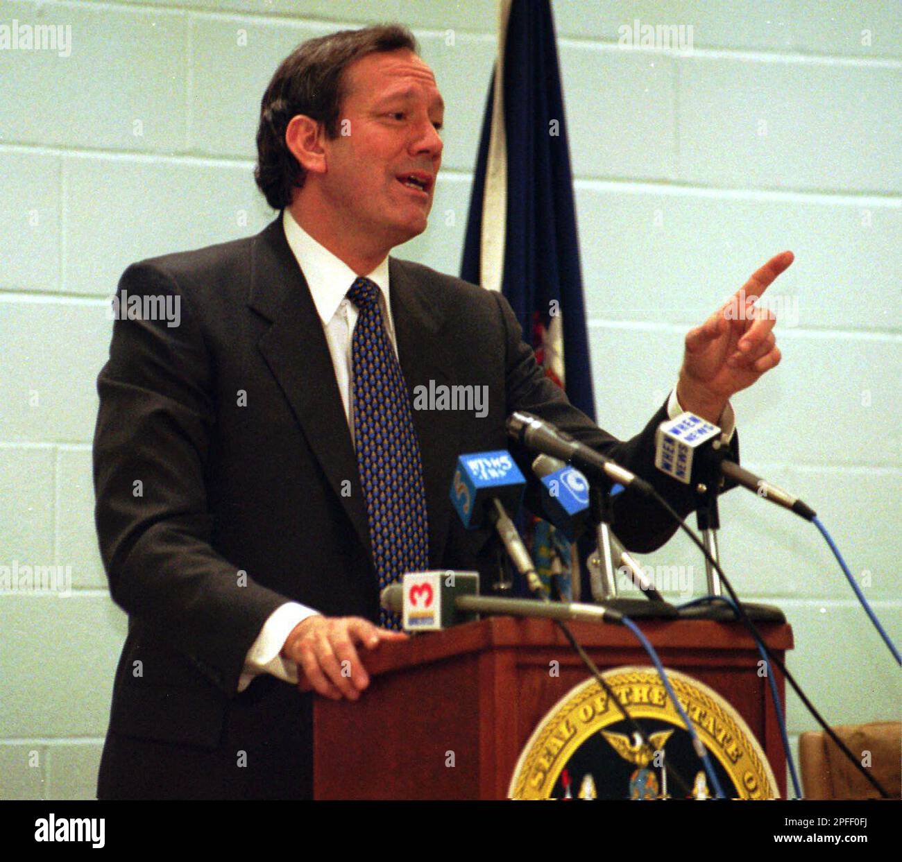 New York Gov. George Pataki speaks at a town meeting held in Clay, N.Y ...