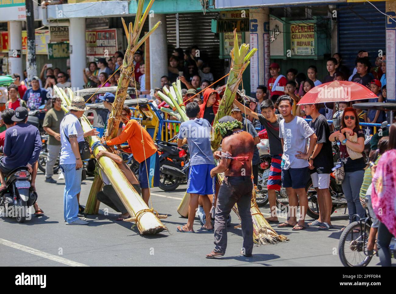 Philippines crucifixion hi-res stock photography and images - Alamy