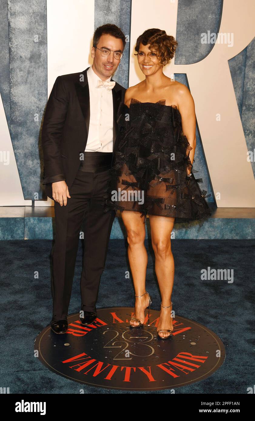 BEVERLY HILLS, CALIFORNIA - MARCH 12: (L-R) Fernando Garcia and Halle Berry attend the 2023 ...