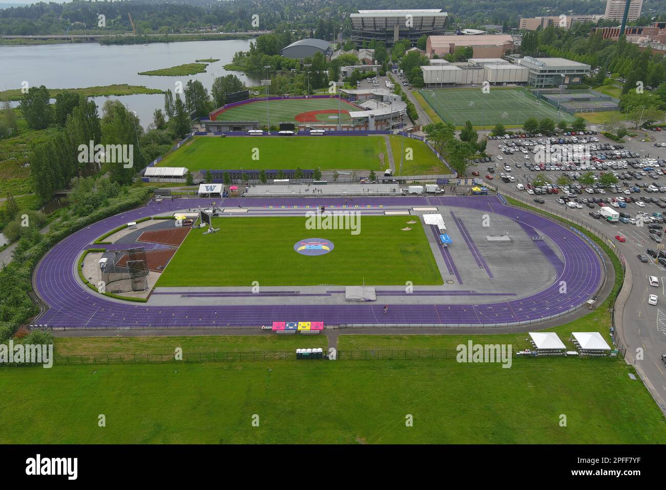 Husky invitational hi-res stock photography and images - Alamy