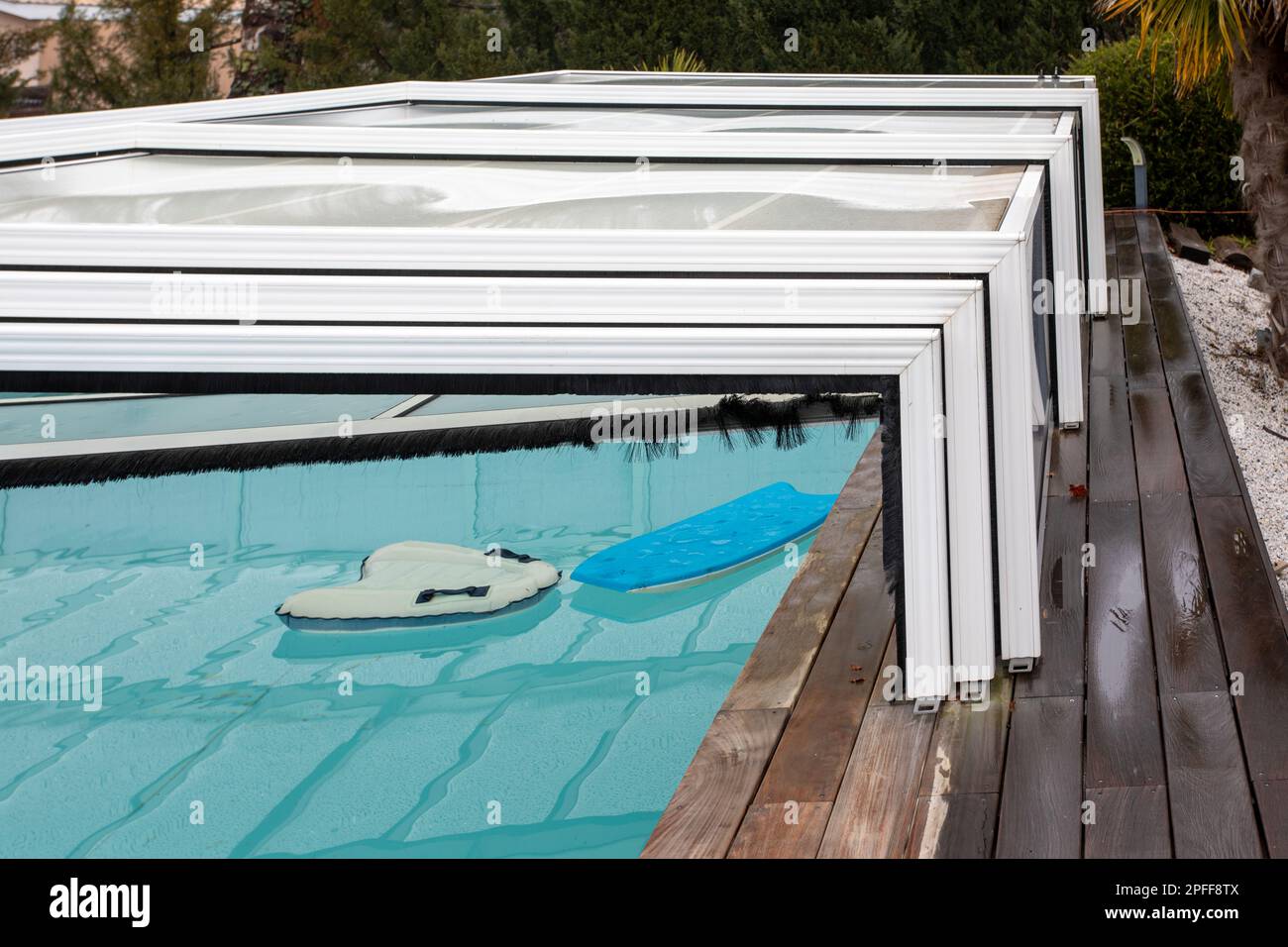 Half empty swimming pool hi-res stock photography and images - Alamy