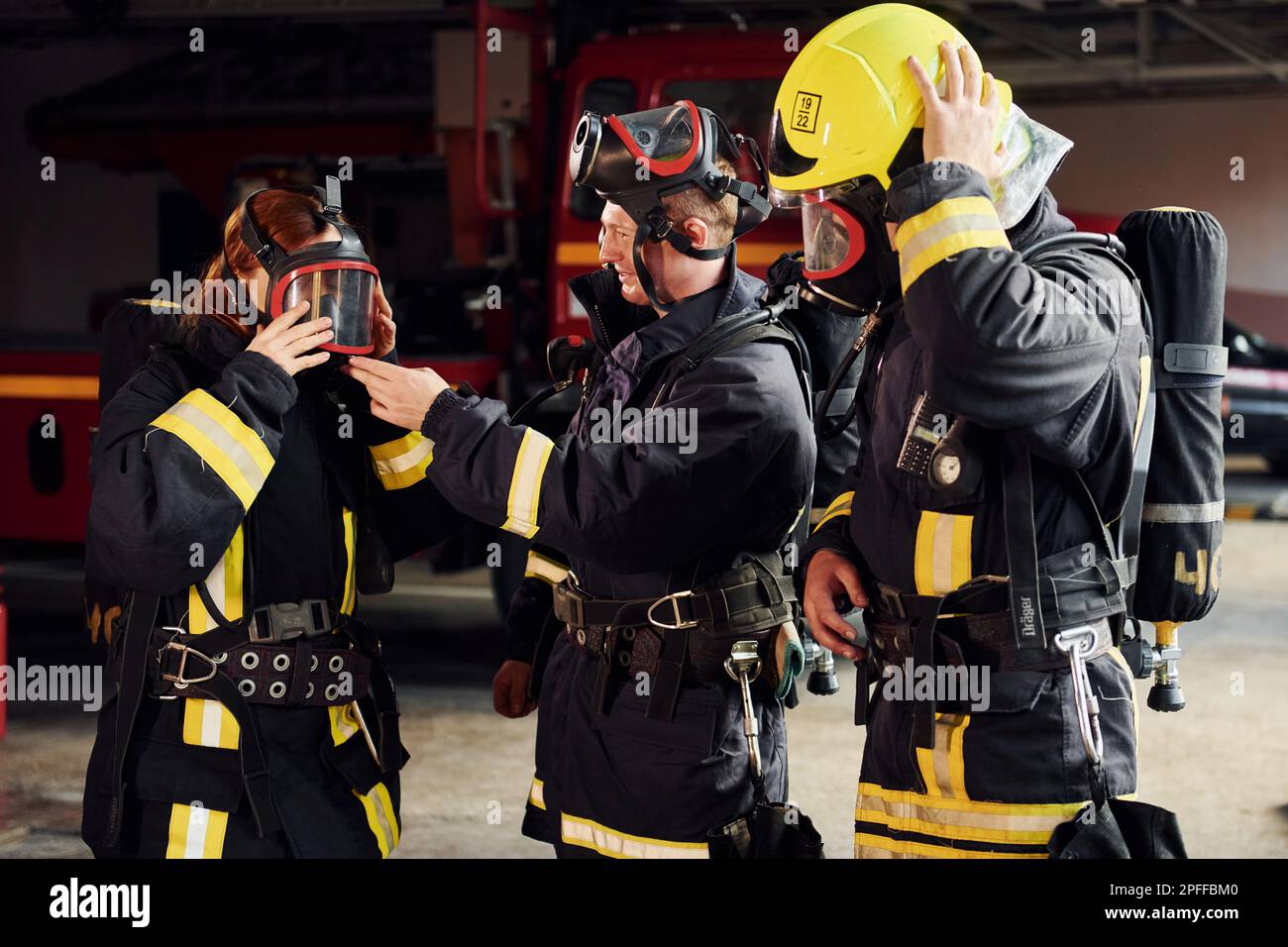 Firefighters wearing safety gear hi-res stock photography and images ...