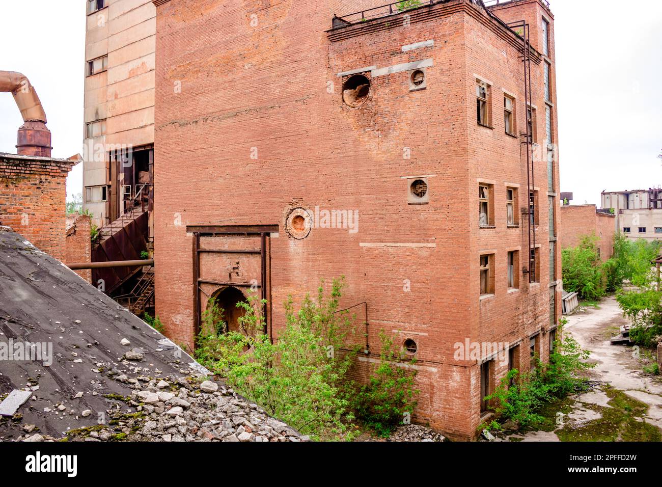 Industrial view of an old abandoned factory Stock Photo - Alamy