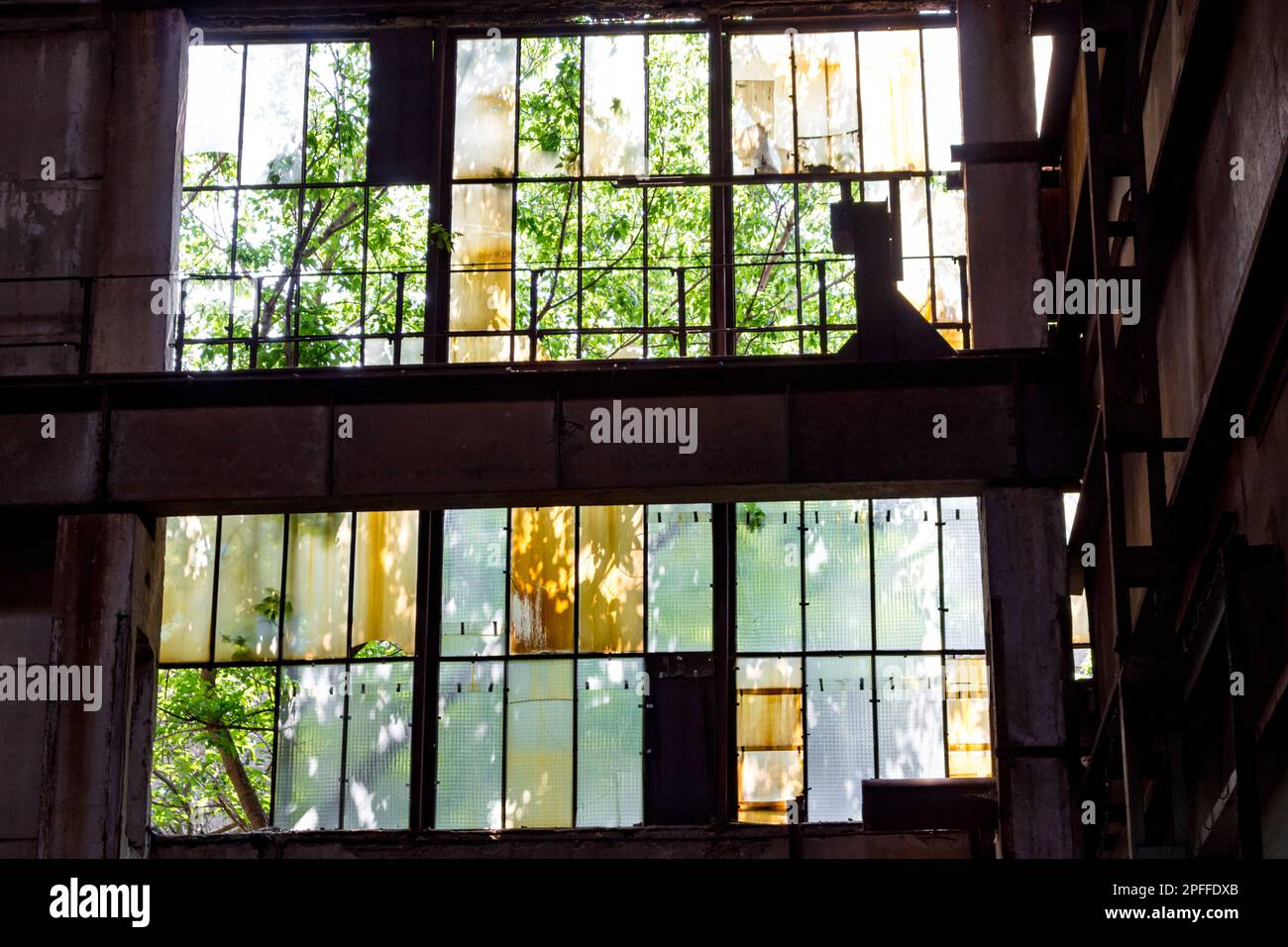 Broken windows in the old Industrial factory Stock Photo - Alamy