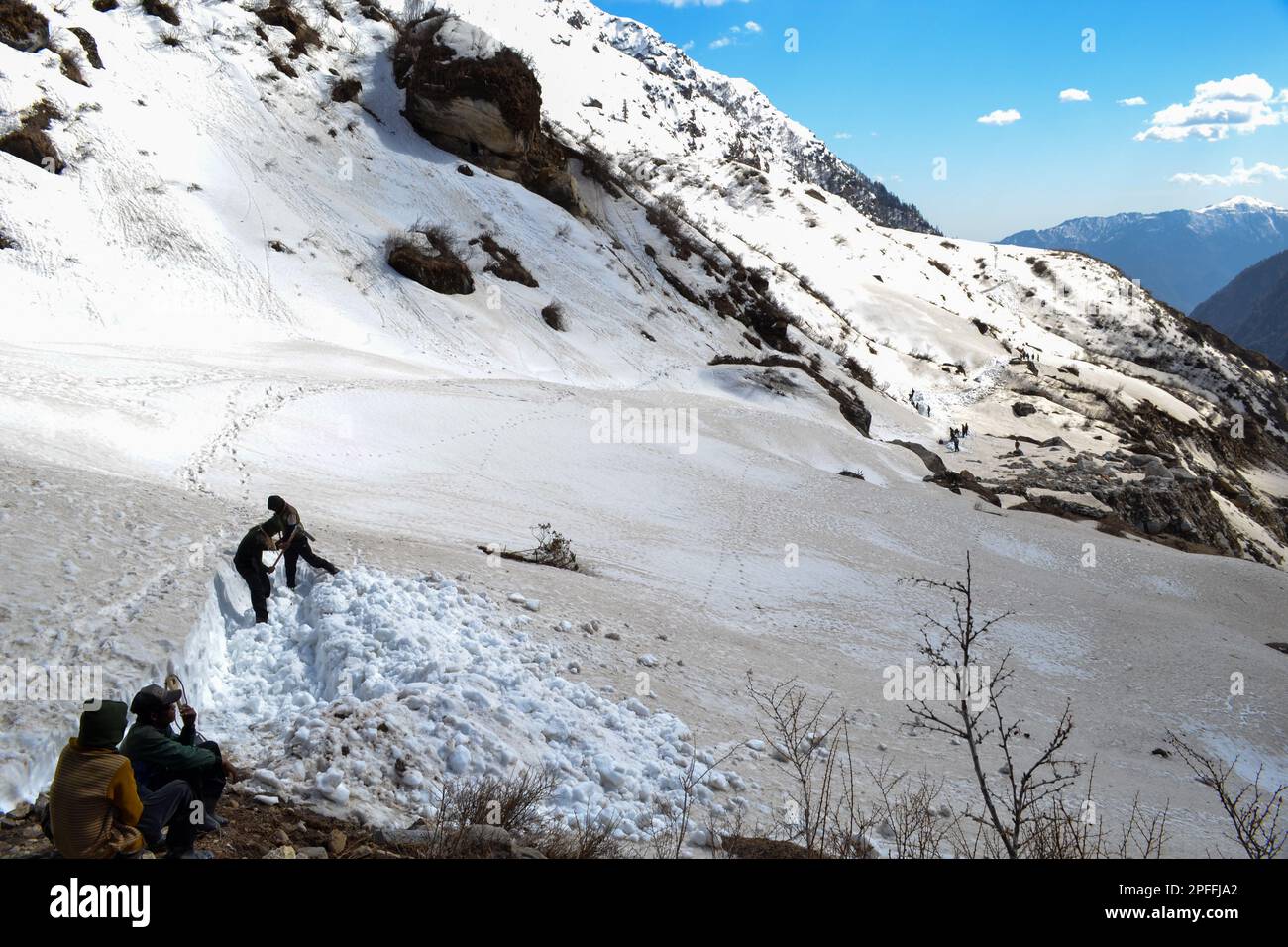 Kedarnath temple winter hi-res stock photography and images - Alamy