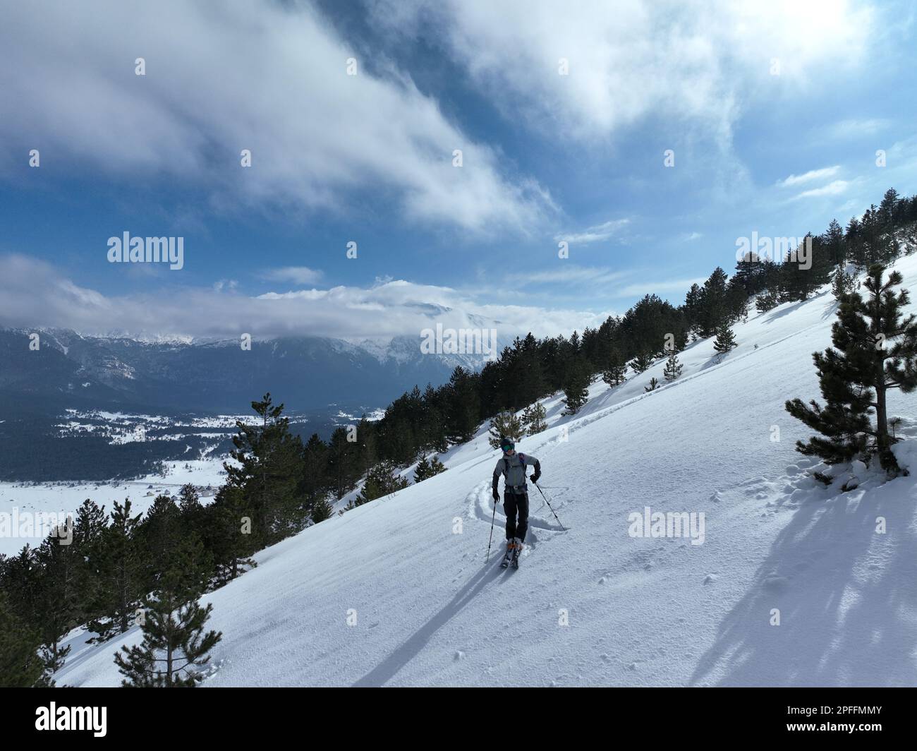 Slow motion professional skier skiing hi-res stock photography and images - Alamy