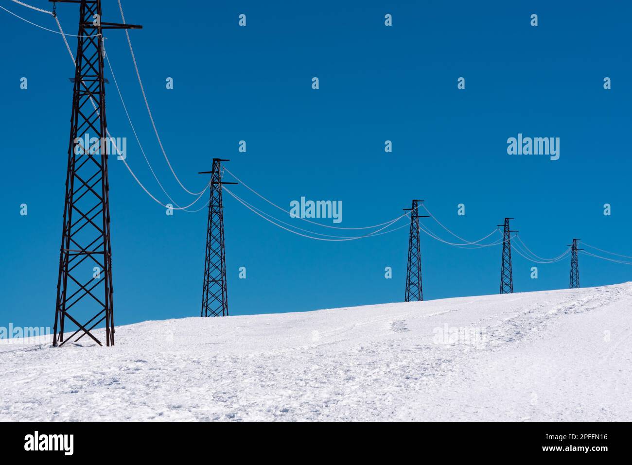 Wires pile hi-res stock photography and images - Alamy