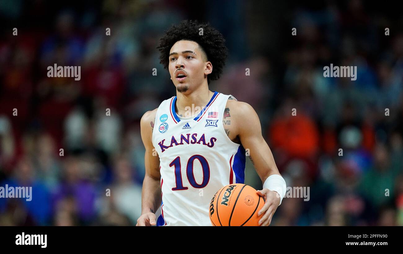 Kansas forward Jalen Wilson (10) drives up court in the second half of ...