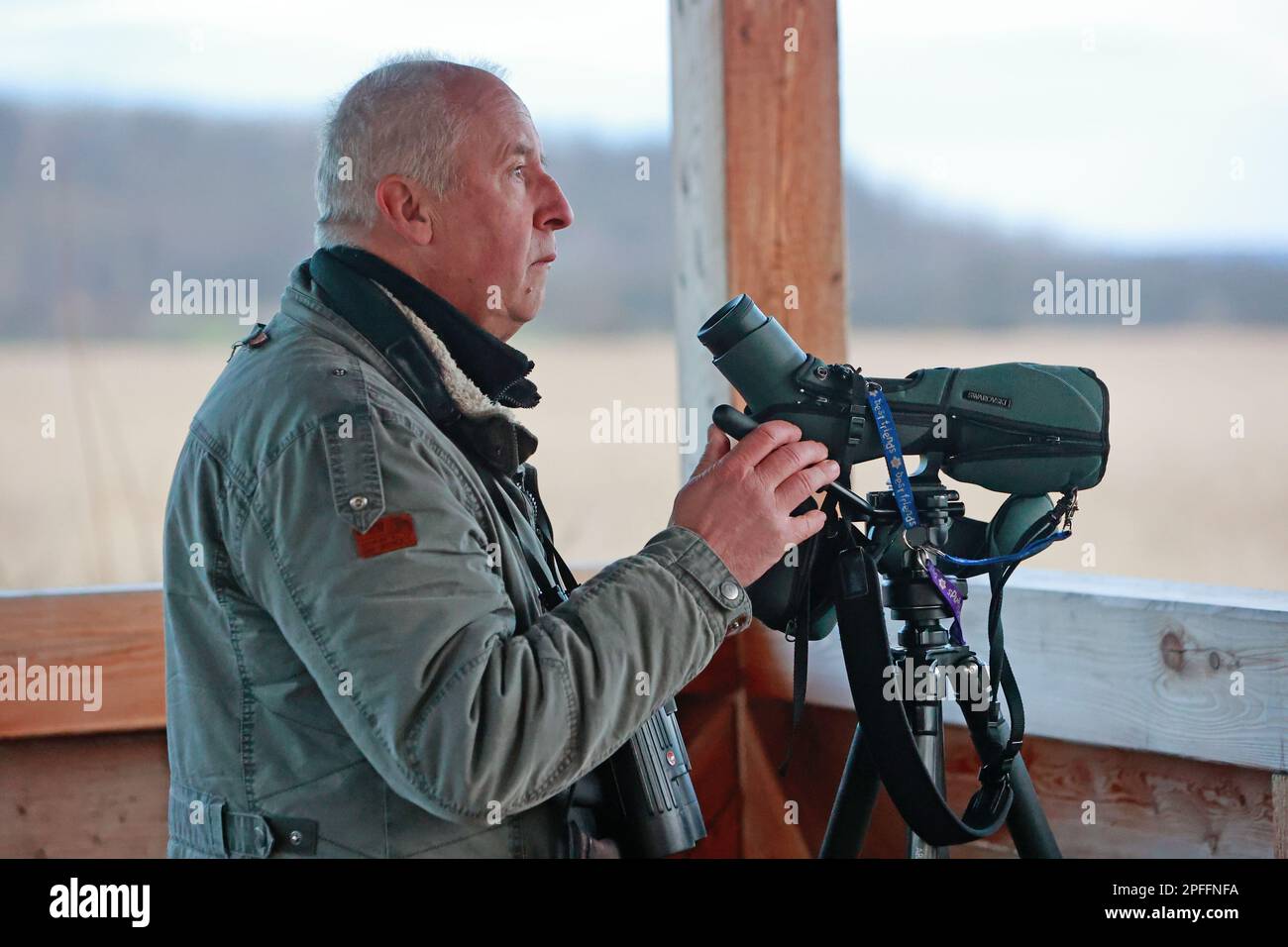 Frose, Germany. 17th Mar, 2023. Hobby ornithologist Uwe Nielitz ...