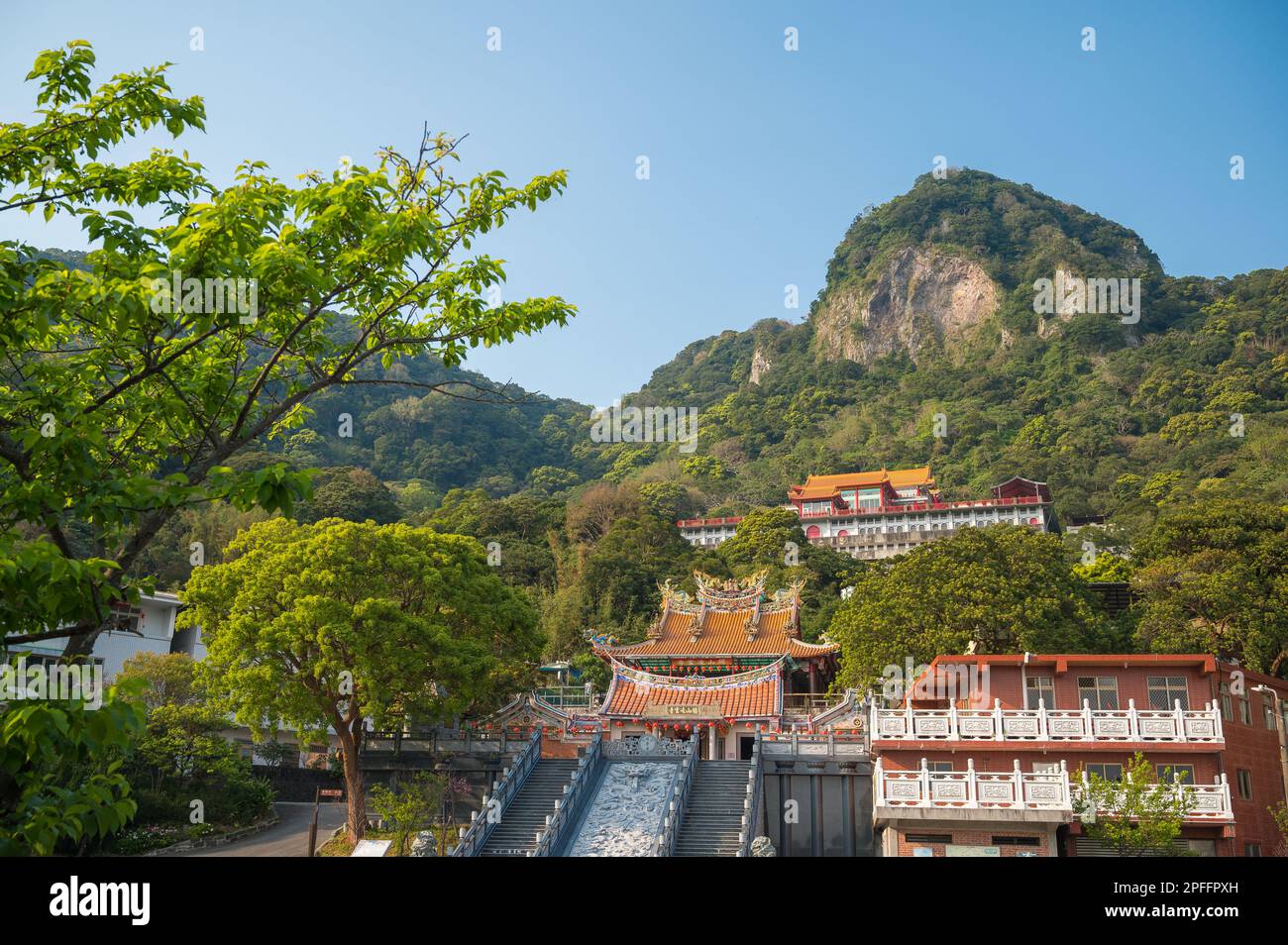Visit temples and green hills in spring. It is invigorating to the ...