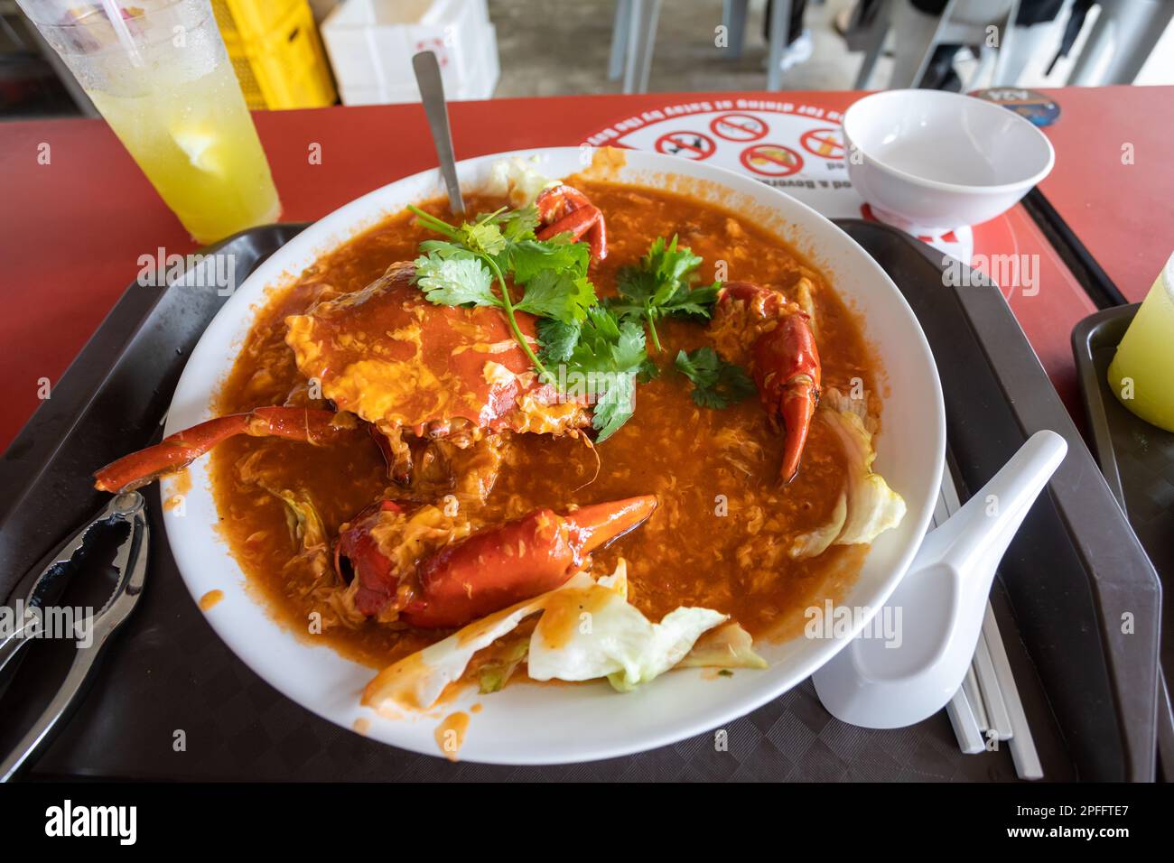 Chili crab at a hawker food centre in Singapore Stock Photo - Alamy