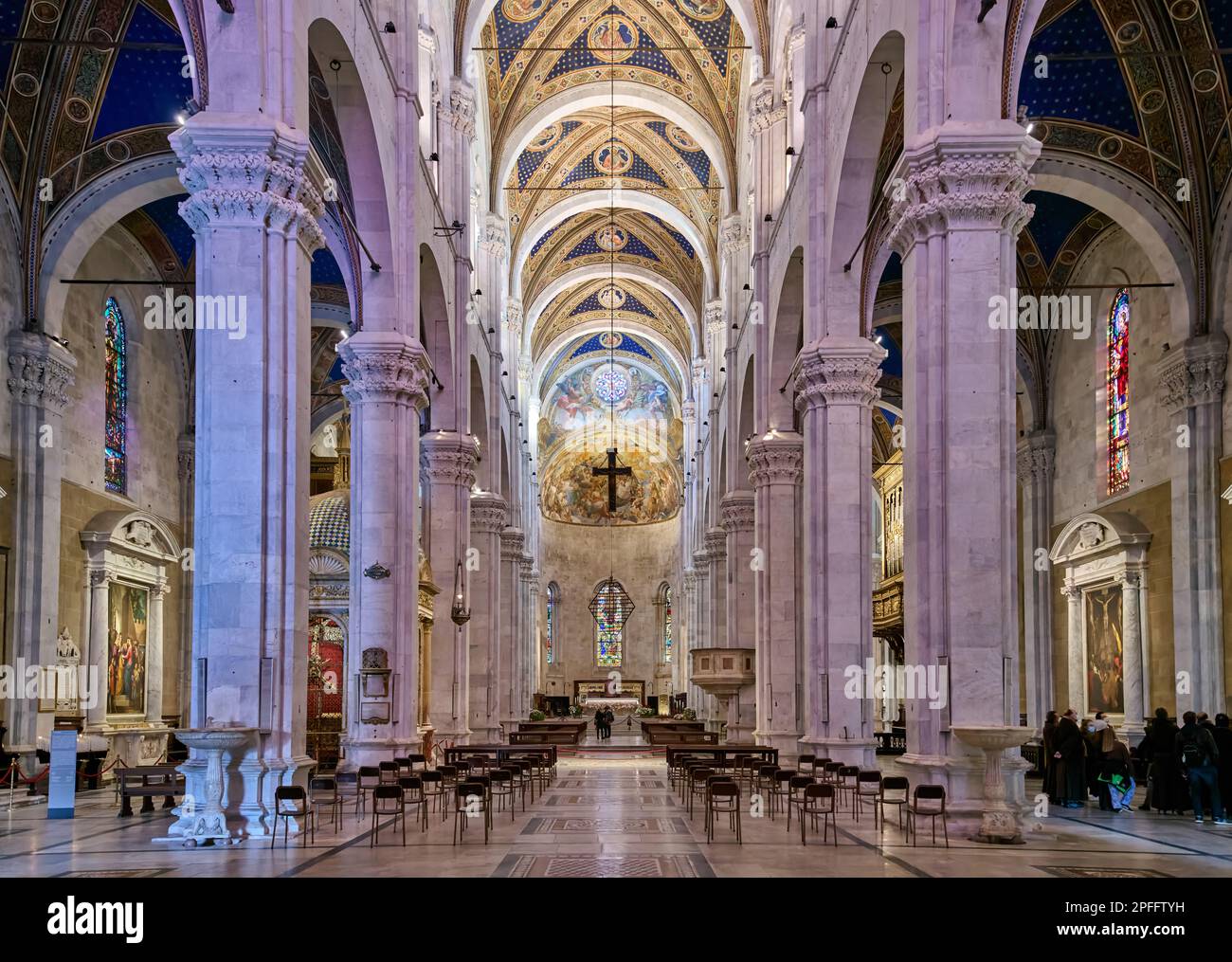 interior shot of Cathedral San Martino of Lucca, Duomo di San Martino ...