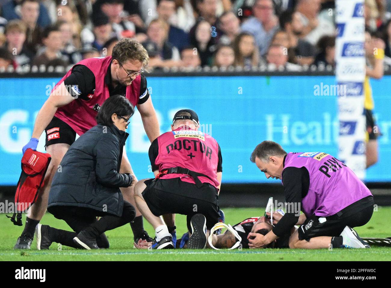 Jeremy Howe of Collingwood receives medical attention after sustaining ...