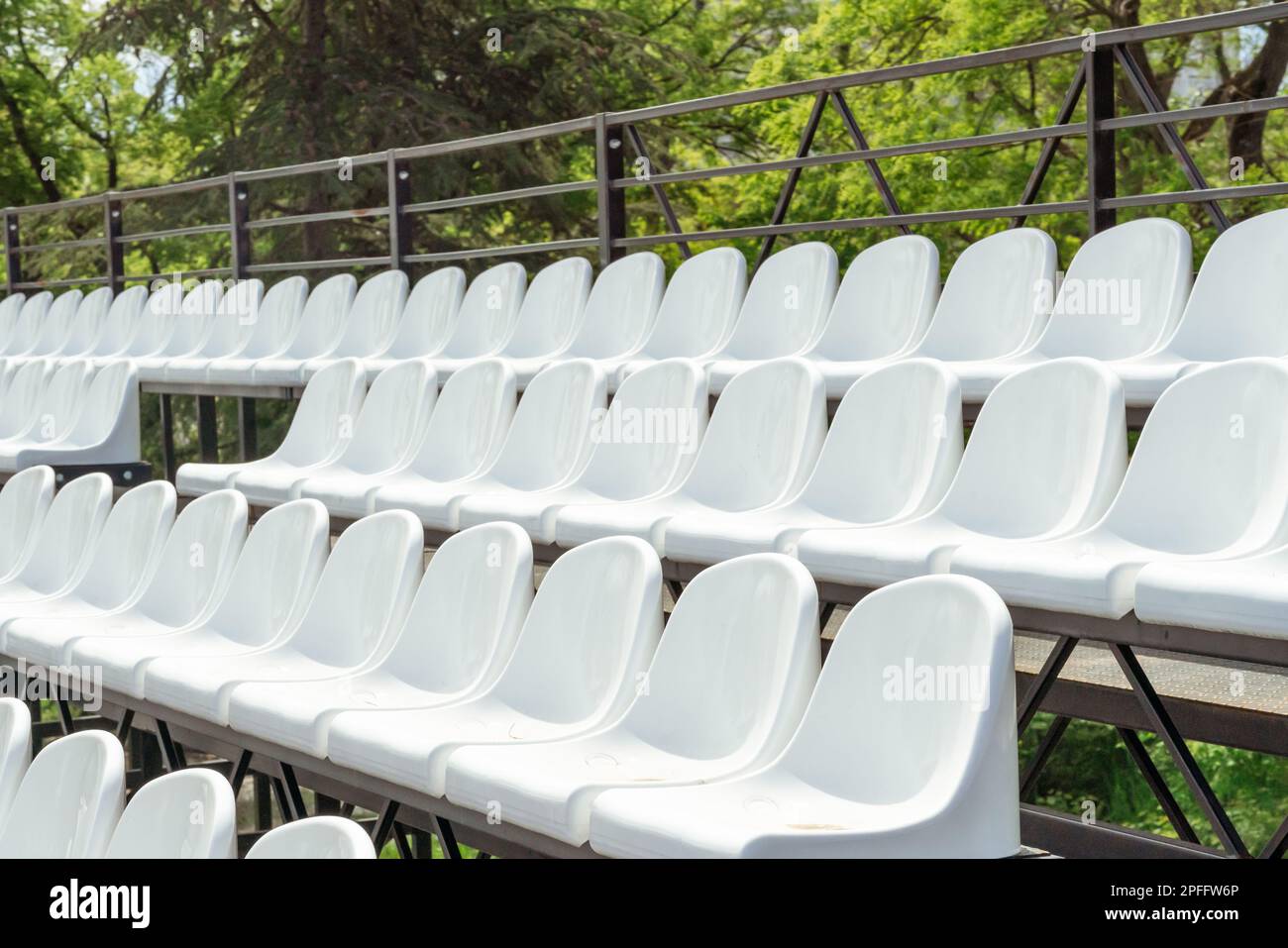 Stadium yellow and white seats hi-res stock photography and images - Alamy