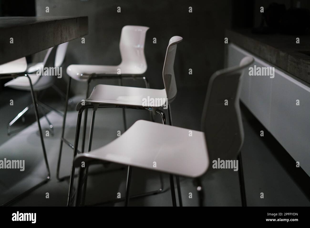 modern white chairs Stock Photo - Alamy