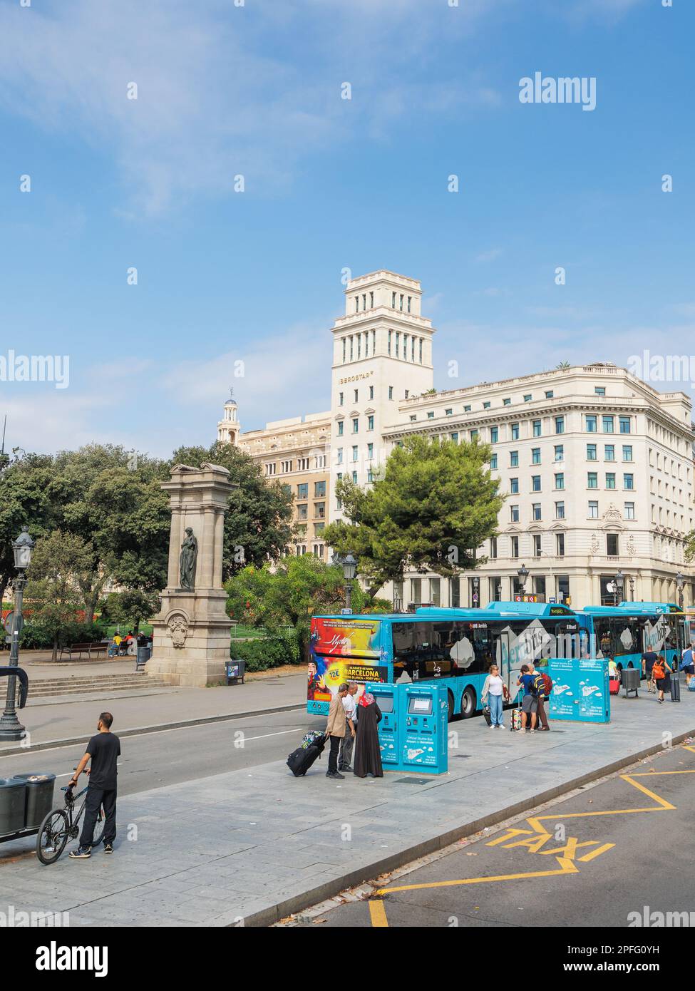 Bus stop sign spanish hi-res stock photography and images - Alamy