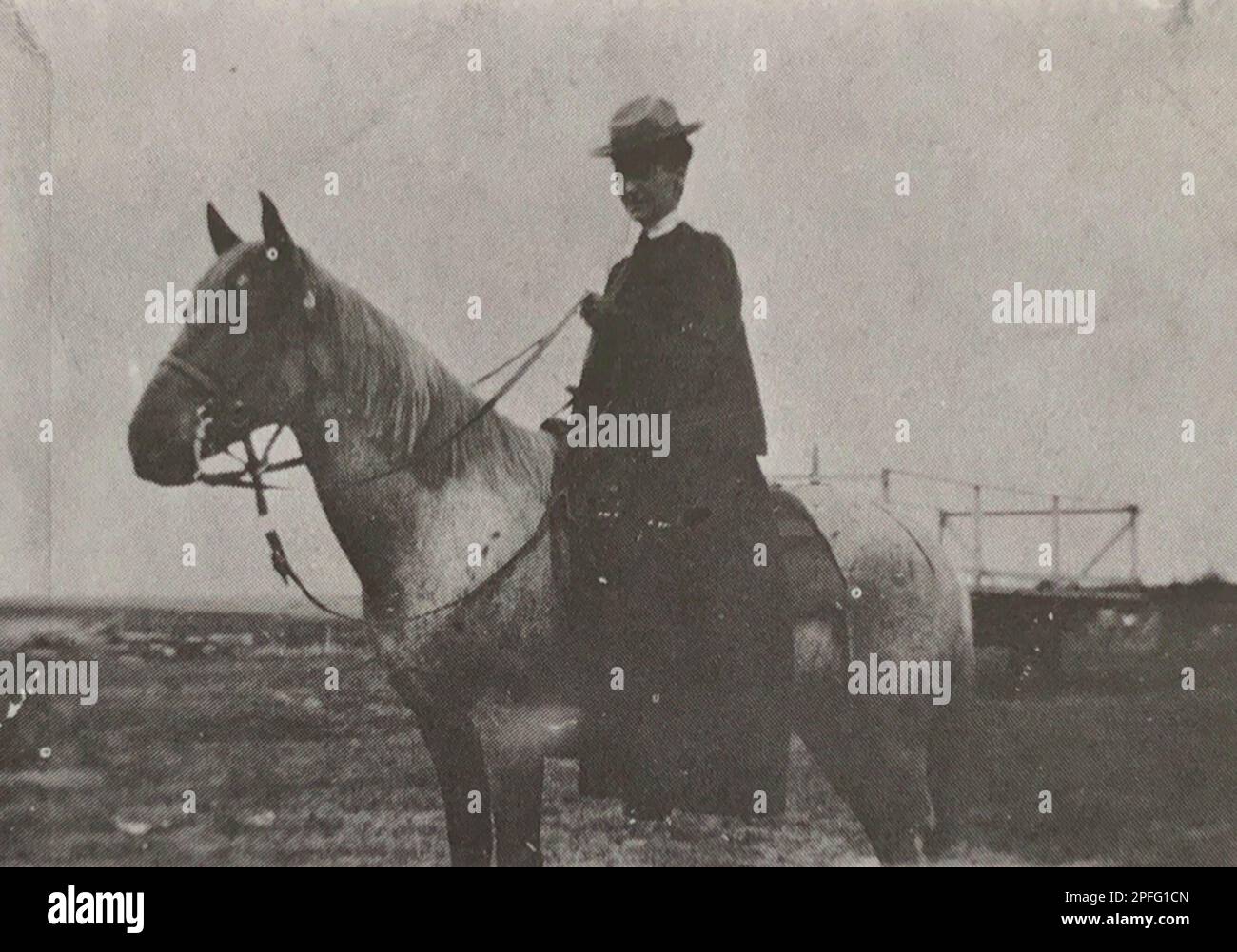 Ada Alberta Doak Atkins riding her horse, Chiff. (1907 Stock Photo - Alamy