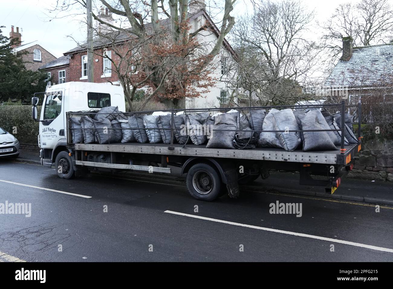 Coal lorry hi-res stock photography and images - Alamy
