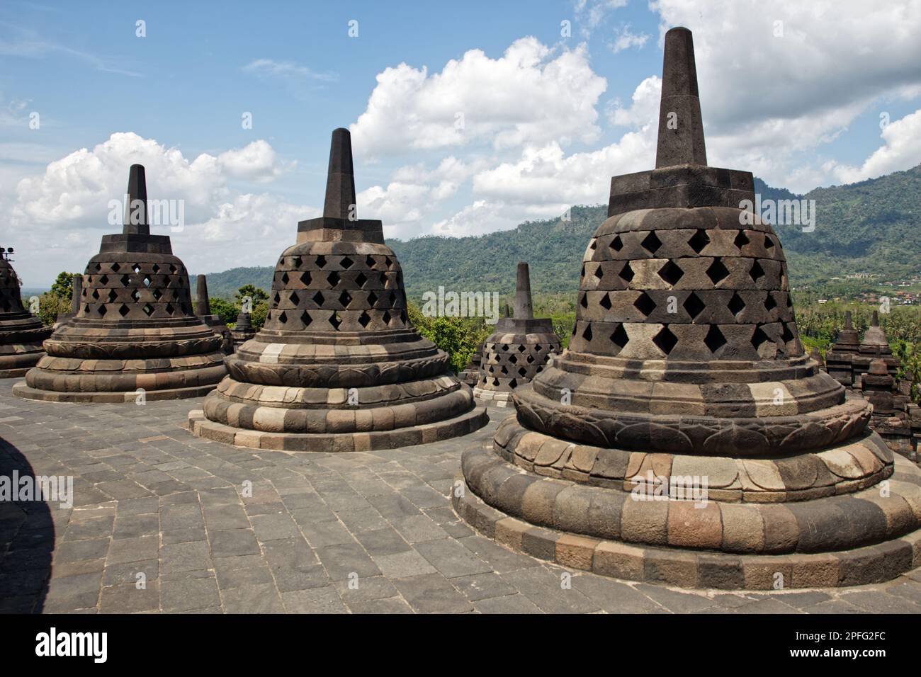Stupas on buddhist temple hi-res stock photography and images - Alamy