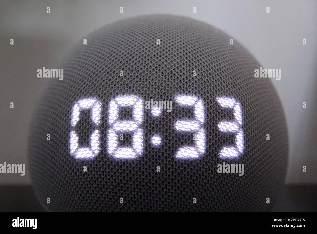 Uhr / Wecker / Digital / Anzeige / Uhrzeit / alarm clock Stock Photo ...