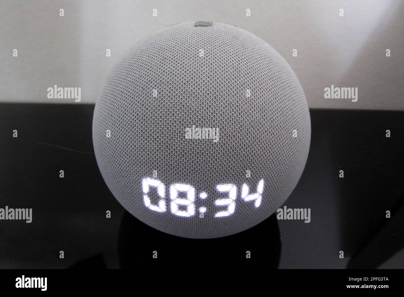 Uhr / Wecker / Digital / Anzeige / Uhrzeit / alarm clock Stock Photo ...