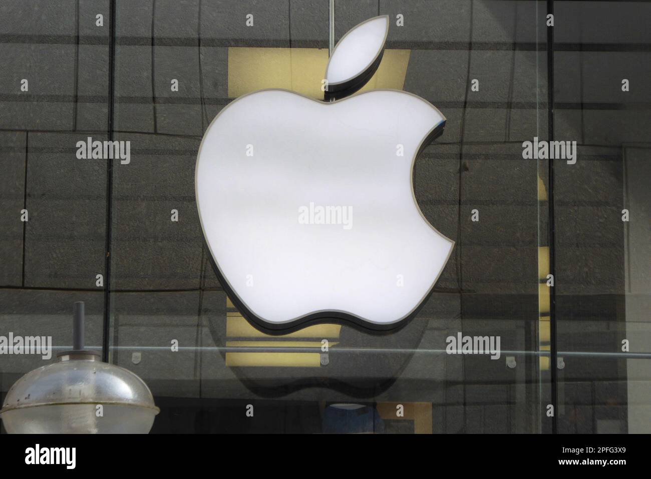 Apple Logo / Sign / Apfel Stock Photo - Alamy