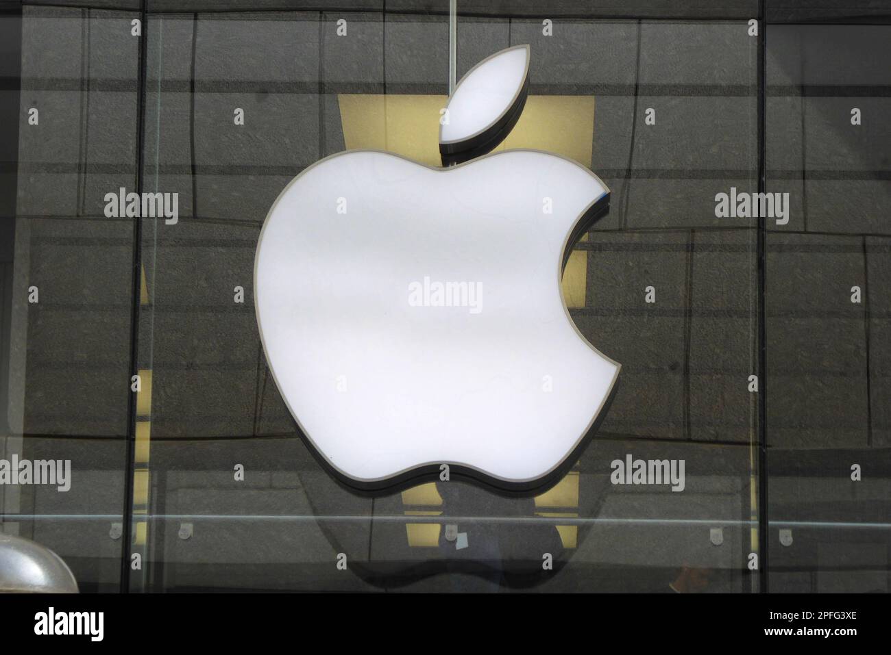 Apple Logo / Sign / Apfel Stock Photo - Alamy