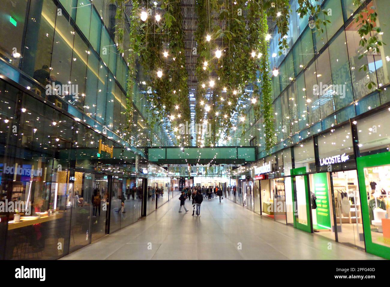 Feature Shopping / Center/ Mall / Shoppingmall / Einkaufszentrum/ Shop ...