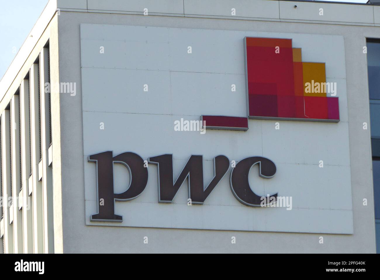 PWC Pricewaterhouse Coopers / Wirtschaftspruefungsgesellschaft/ Logo ...